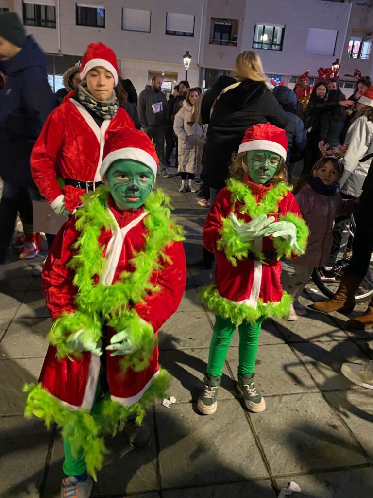 Espíritu solidario y festivo en la carrera "do Turrón"